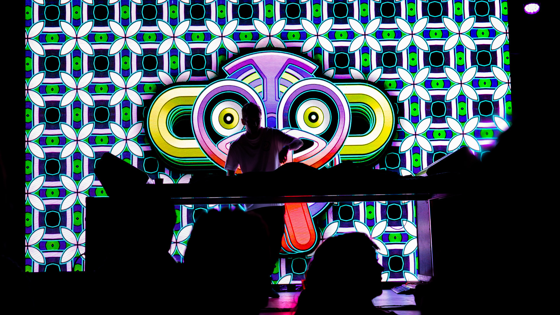 Dirt Monkey x Smoakland Spin an Indoor Wonderland