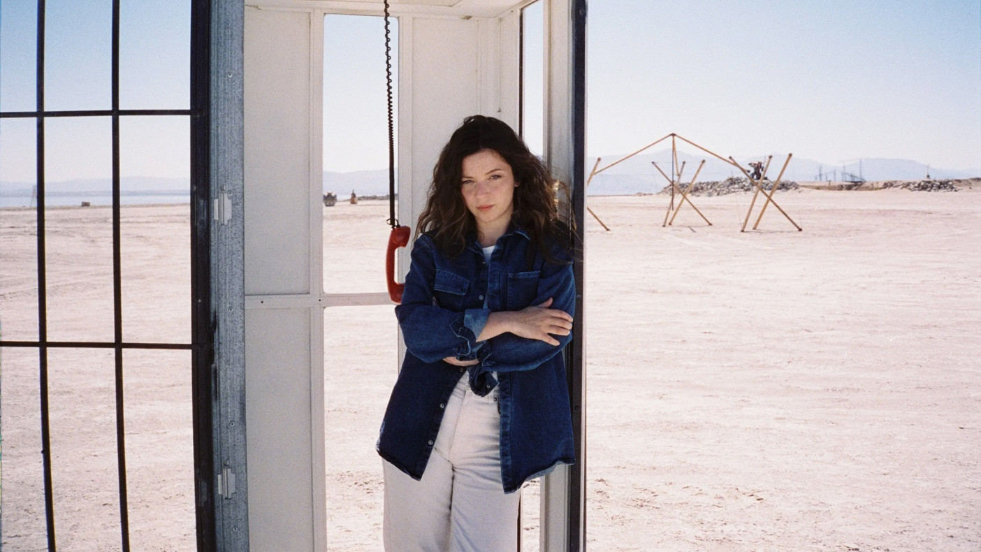 Jade Bird on the Who Wants To Talk About Love? Tour at recordBar